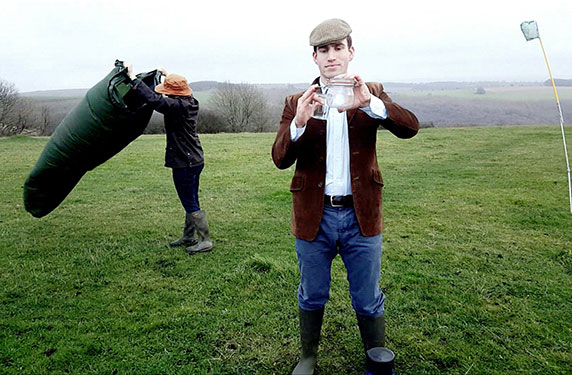 باع الهواء فجنى ثروة طائلة ... اليك قصة رجل الأعمال البريطاني | Ra2ed